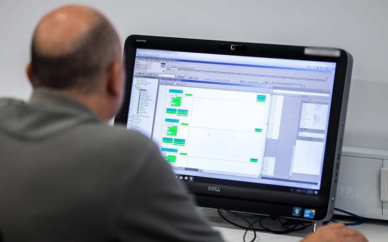 3 benefits of hiring a contract control system engineer